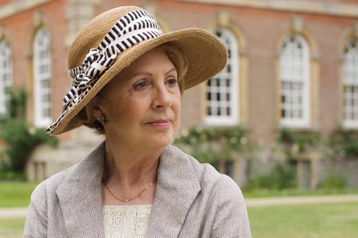 ALMONER Definition & Meaning - Merriam-Webster